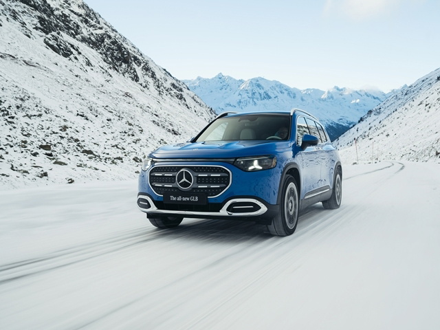 CONFRONTO MERCEDES GLB EQ e KGM TORRES EVX - carAffinity.it